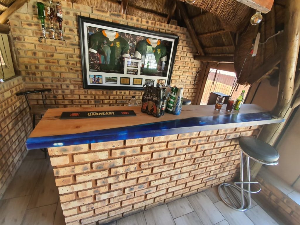 Outdoor/Indoor Bar Counters - Designer Tables And Resin Works